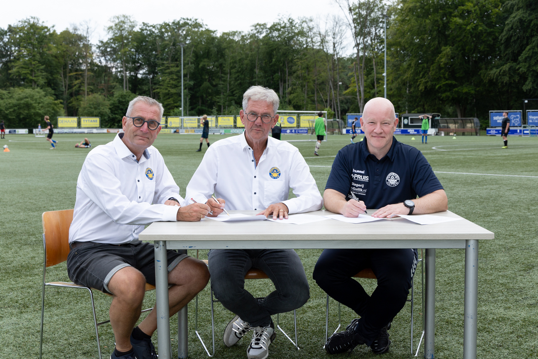 Nieuwe trainers tekenen hun contract! | sv Hatto Heim