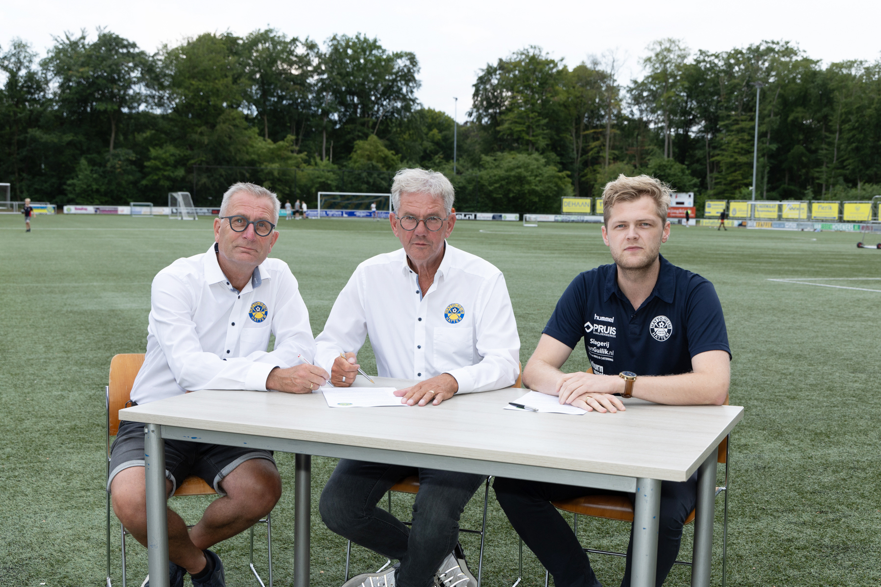 Nieuwe trainers tekenen hun contract! | sv Hatto Heim